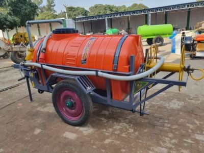 Types Of Tractor Operated Sprayers (With Benefits & Applications)